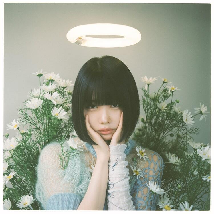 ano、自ら作詞作曲した「鯨の骨」ライブ映像公開 - ぴあ音楽