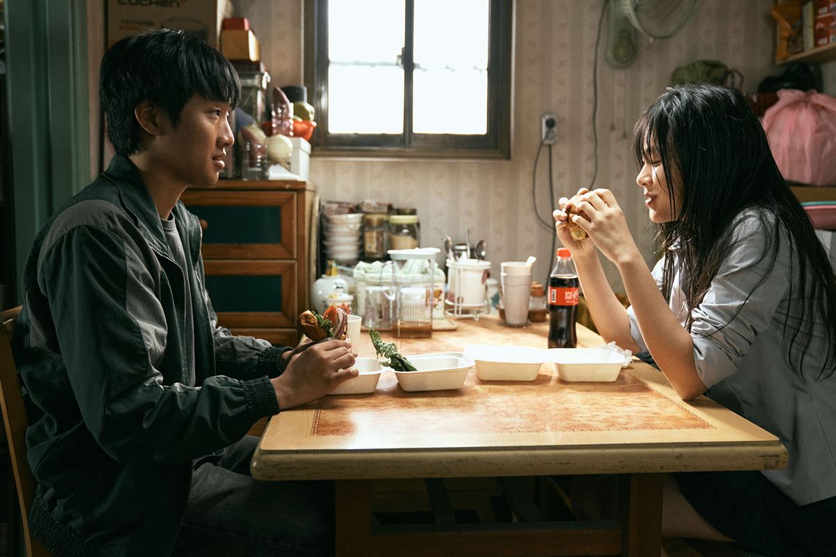 『このろくでもない世界で』運命の歯車が動き出す本編映像公開 新たな場面写真12点も の画像・写真 ぴあ映画