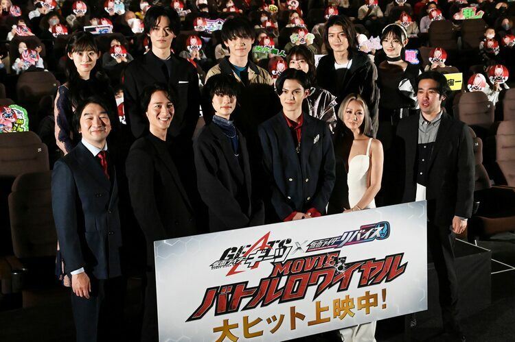 簡秀吉が「仮面ライダーギーツ×リバイス」に鳥肌、前田拳太郎は「絆がより深まった」 ぴあ映画