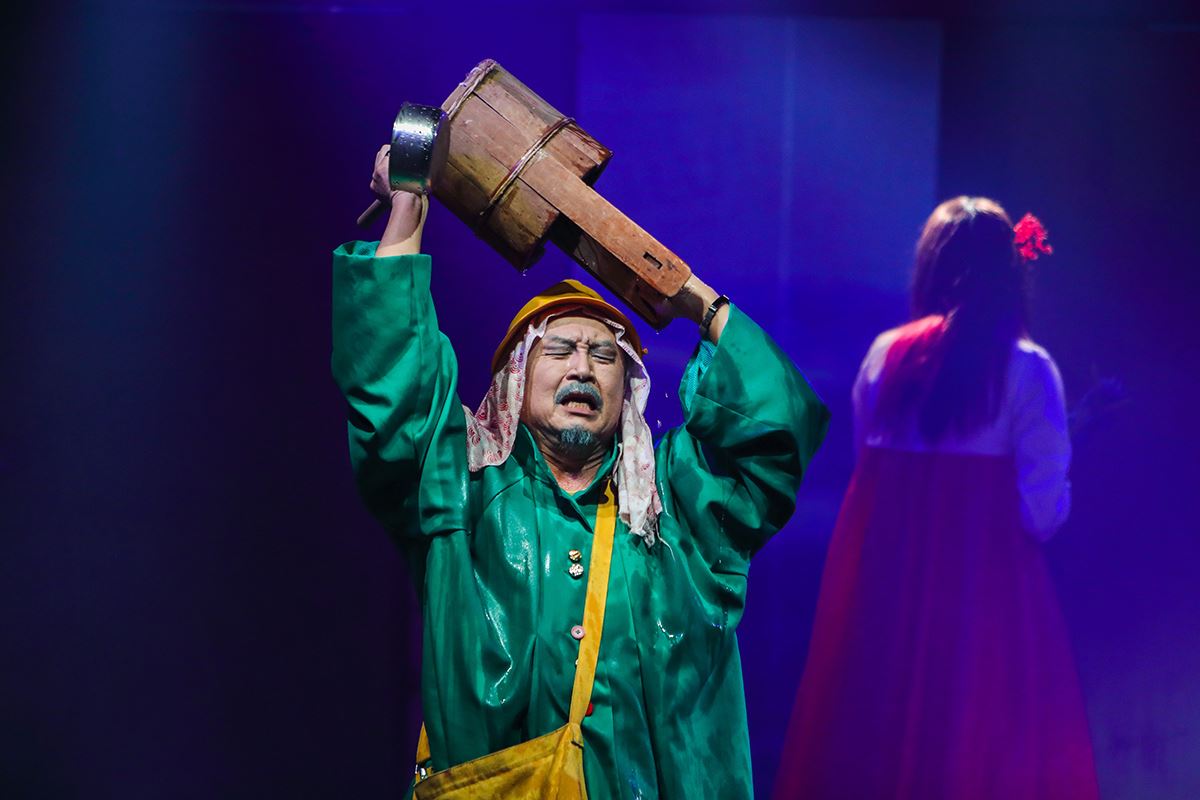 ≪安田章大インタビューで綴る作品解説≫唐十郎×金守珍×安田章大が仕掛ける“誤読上等”――伝統の紫テント演劇 『愛の乞食』『アリババ』を映像作品 ...