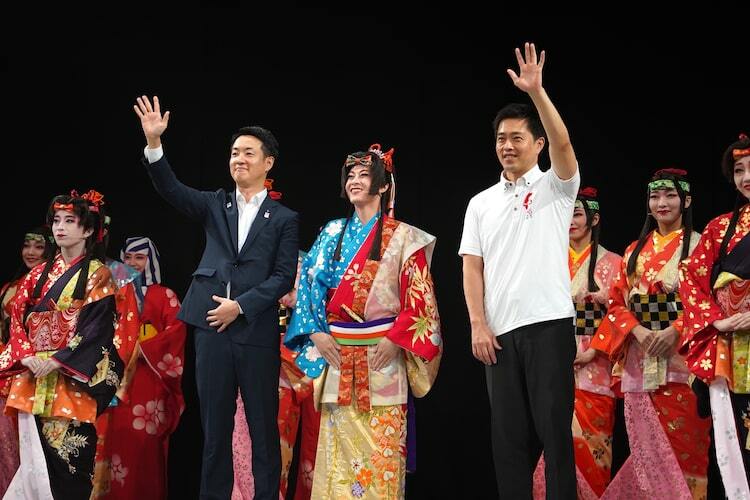 OSK公演初日に吉村洋文大阪府知事ら登場 - ぴあエンタメ情報
