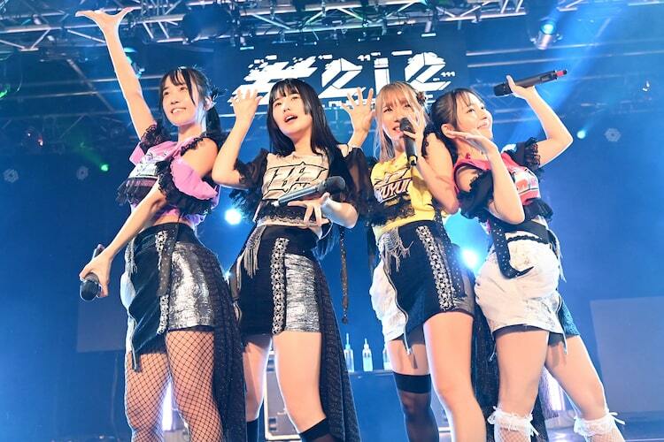 #2i2、全曲パフォーマンスで残した熱い余韻 デビュー3周年記念ワンマンは大盛況で幕 - ぴあ音楽