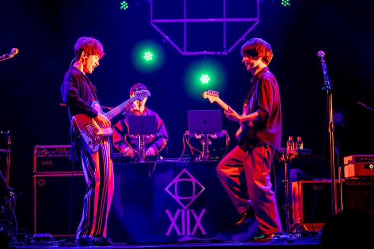 XIIX、最新ツアーでアルバム「USELESS」を再構築「僕たちは死ぬまで音楽を続けるべき」 - ぴあエンタメ情報
