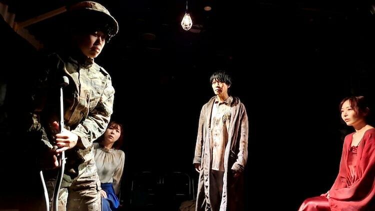 突劇金魚の1カ月公演、扇町ミュージアムキューブで開幕「劇場の中に洞窟が生まれました」 ぴあエンタメ情報